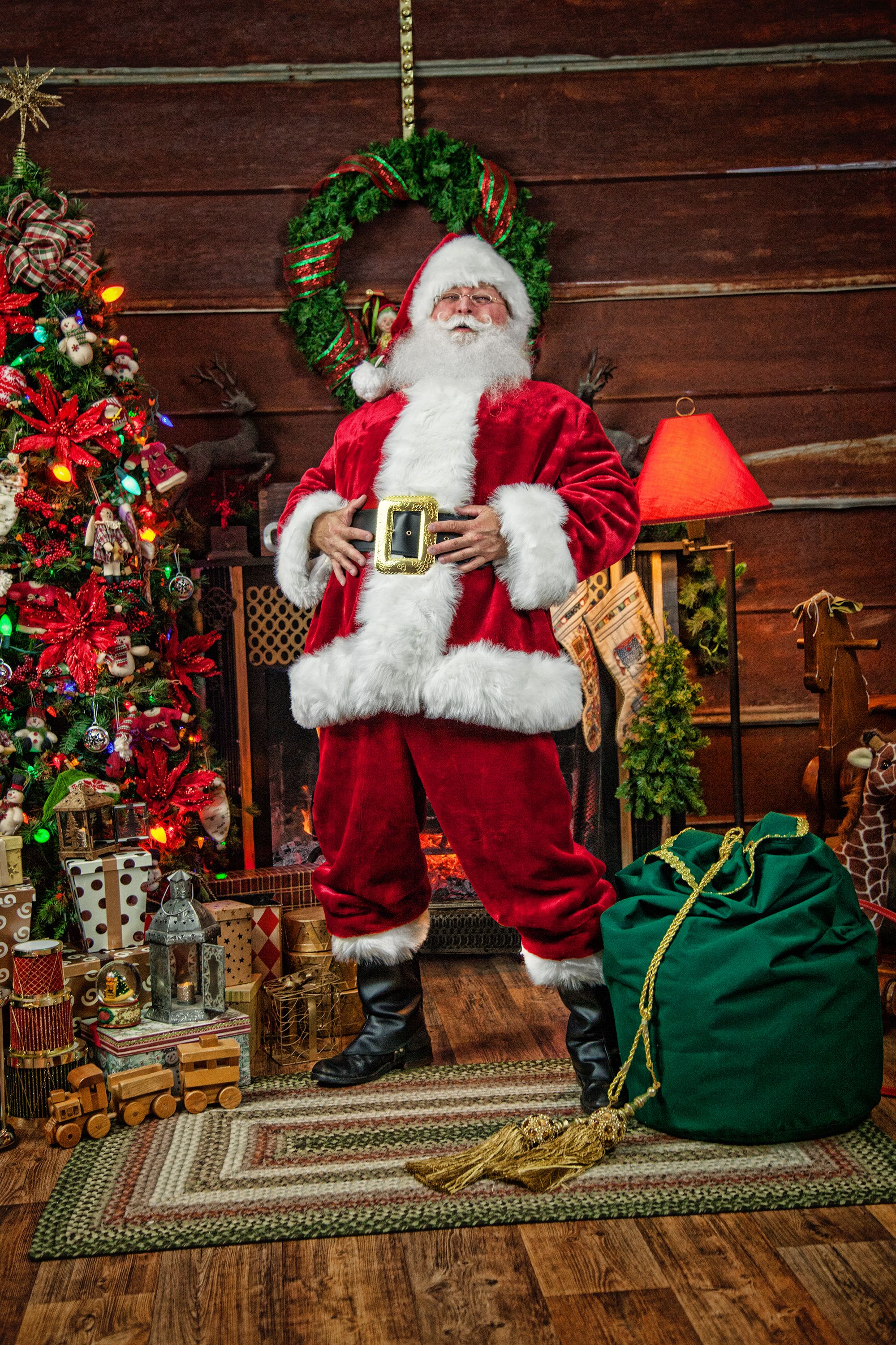 Can't take the kids to the mall to see Santa? Now Santa comes to you ...