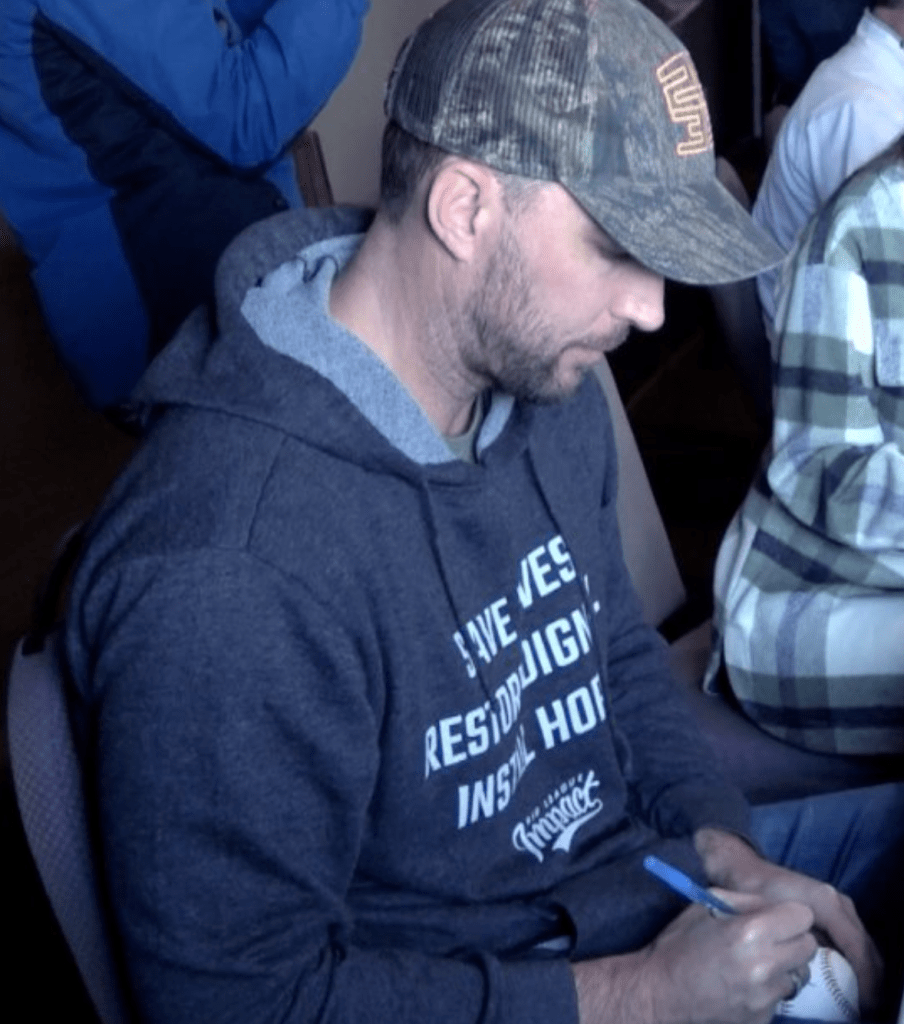 Adam Wainwright flies in to Springfield, Illinois for Fundraiser Concert