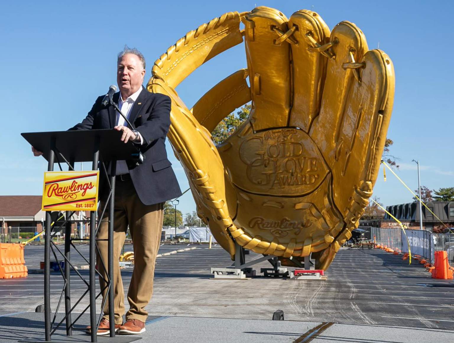 Rawlings introduces giant gold glove, soon to be at top of their ...